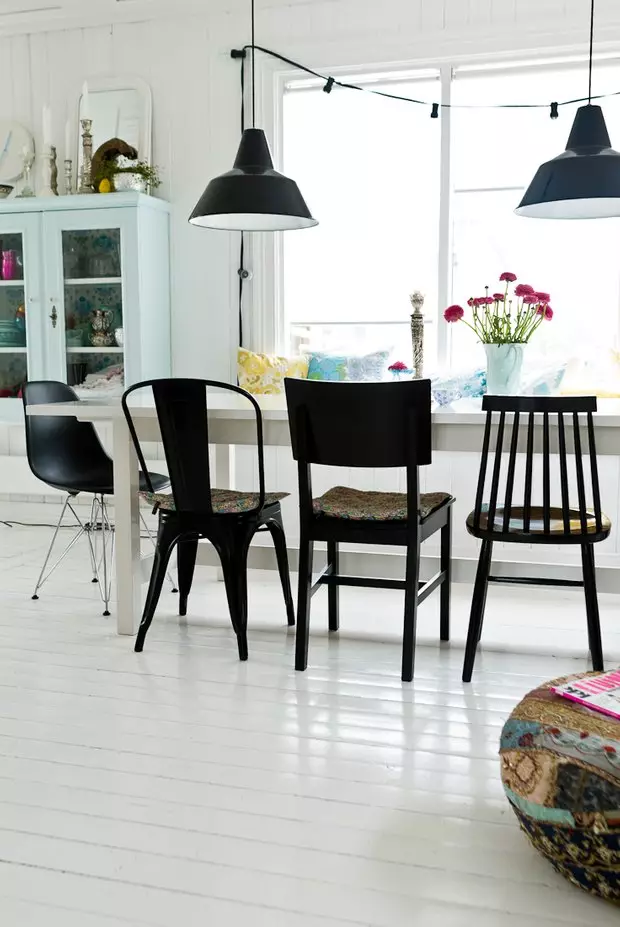 Mélanger différentes chaises à l'intérieur: 8 idées de pros