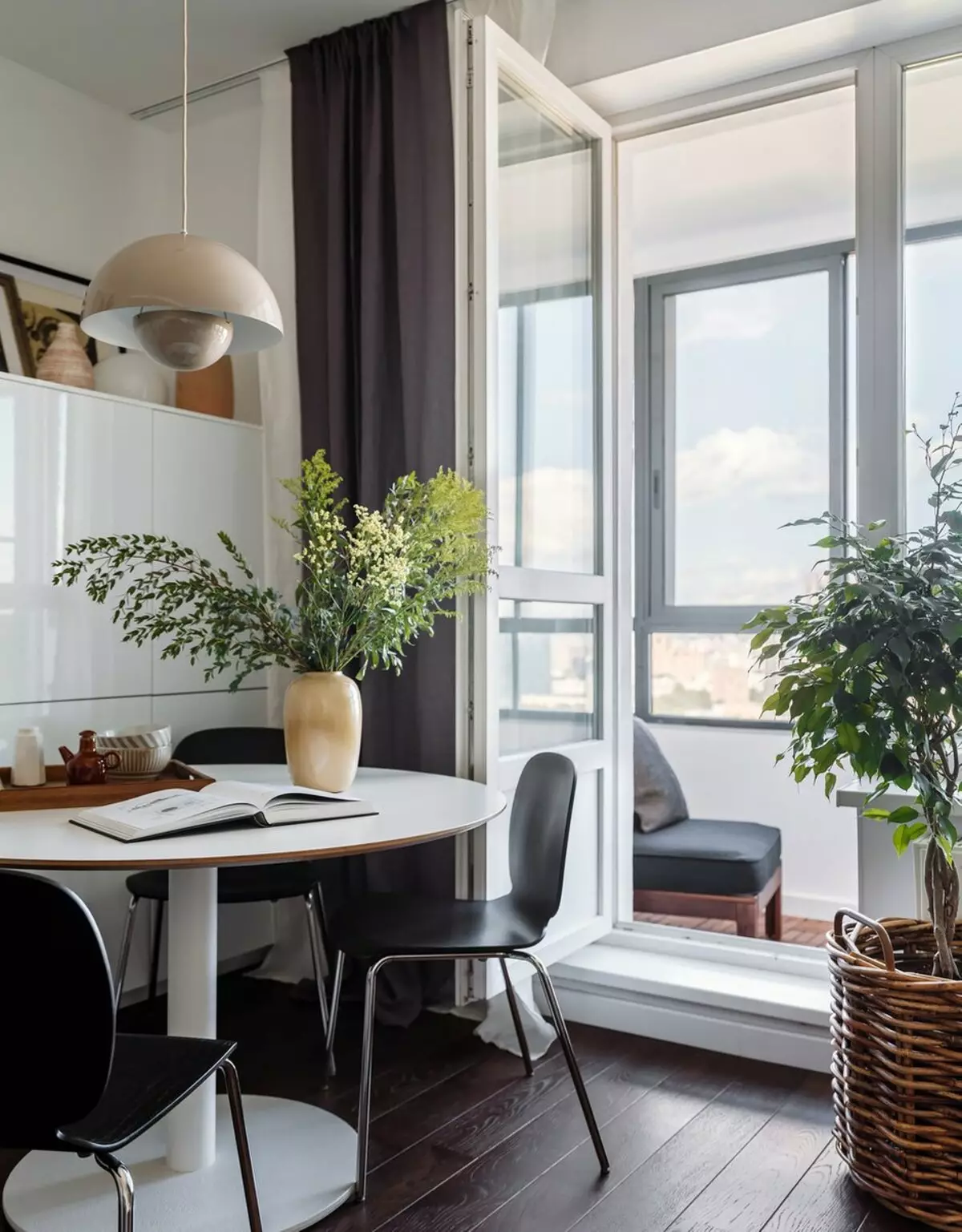 Foto: kuhinja i blagovaonica u skandinavskom stilu, moderan, mali stan, apartman, studio, projekt sedmice, Moskva, do 40 metara, Elena Sorensen - fotografija