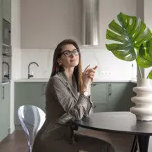 كيفية تنظيم التخزين في غرفة النوم لمدة 8 أشخاص من مصمم IKEA