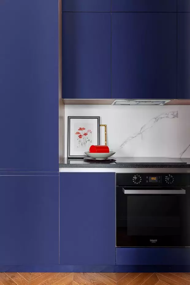 Wêne: Kitchen û odeya xwaringehê bi şêwazê modern, tamîrkirin di pratîkê de, Ksenia Mezentsev, joke Table Top And Apron - wêne