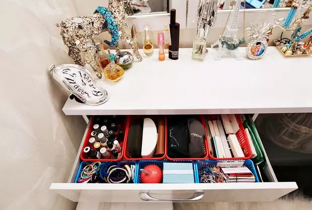 ဓာတ်ပုံ - စတိုင်, DIY, Accessories, Storage တွင်သိုလှောင်မှုများ, စင်္ကြံတွင်သိုလှောင်မှုများသိုလှောင်ခြင်း, အသေးငယ်ဆုံးအရာများသိုလှောင်ခြင်း,