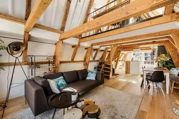 Townhouse misy attic sy terrace ao an-tranon'ny taonjato XVII