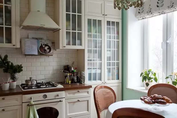 Foto: cucina e sala da pranzo in stile moderno, arredamento interno, piccolo appartamento, guida, fino a 40 metri - Foto