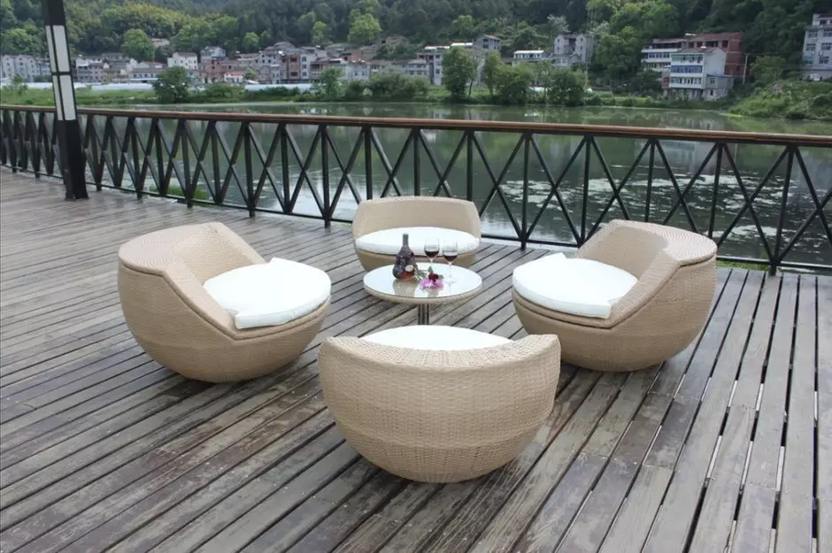 Foto: Balkon, moderne Terrasse, Inneneinrichtung, Möbel und Licht - Foto