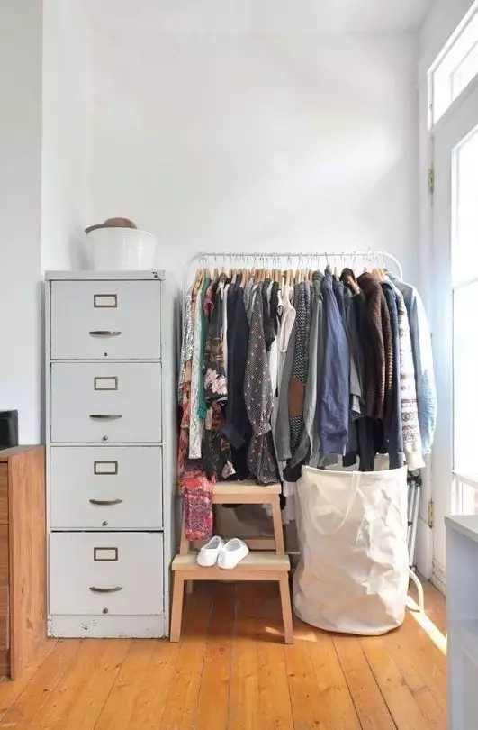 Photo: armoire dans le style loft, scandinave, chambre à coucher, décoration intérieure, petit appartement, appartement, conseils - photo