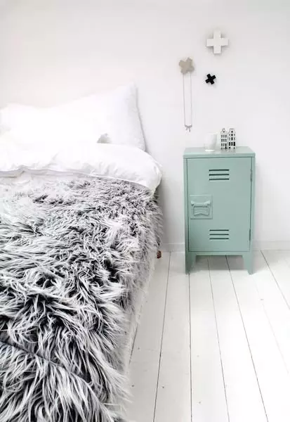 Foto: Dormitorio en estilo escandinavo, decoración de interiores, mobles e luz, mesa - Foto