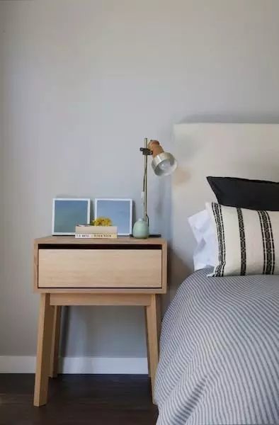 Larawan: Bedroom sa LOFT style, Scandinavian, interior decor, furniture at light, table - photo