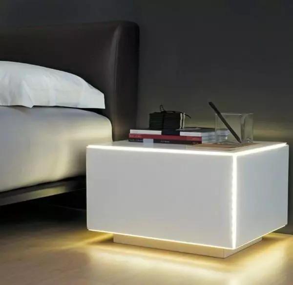 Foto: Dormitorio moderno, de alta tecnología, decoración interior, muebles y luz, mesa - Foto