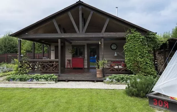 Como facer unha casa de baño de pleno dereito nunha pequena casa de campo de verán