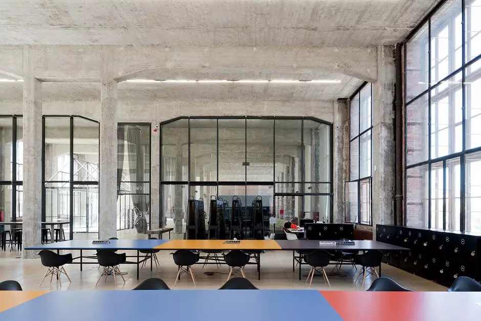 Photo: in style, loft, office space, russia, white, project of the week, black, Moscow, red, gray, Tatiana Muratova, Maria Uvarova, how to organize a coworking, loft in the Soviet building, Di Telegraph - Photo