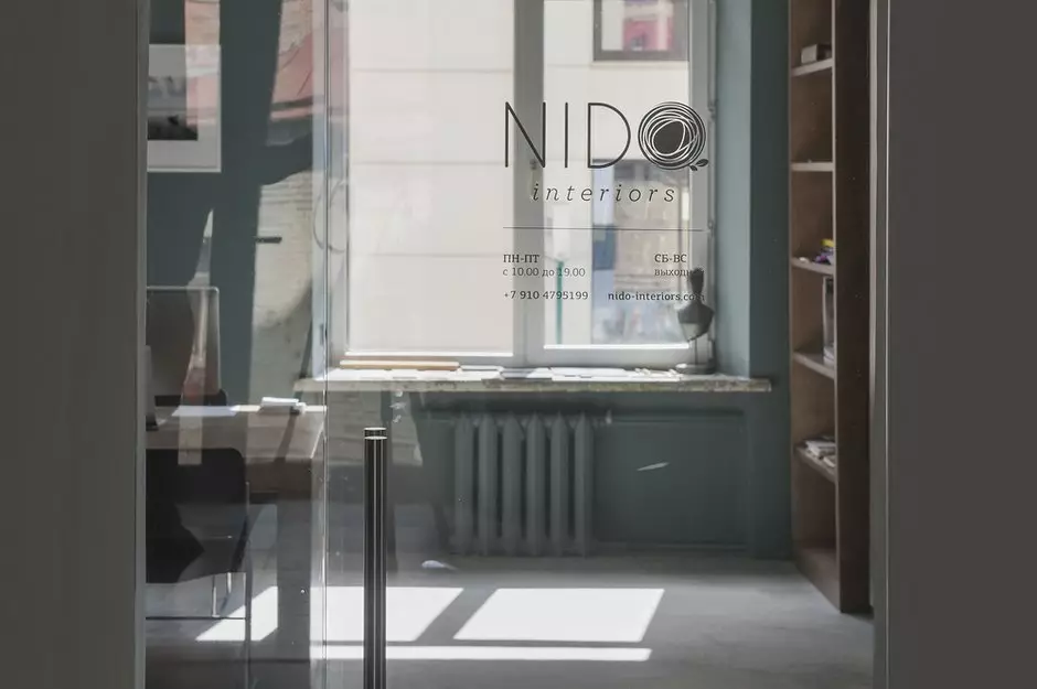 Los diseñadores hicieron reparaciones por sí mismos: Office Nido Interiors