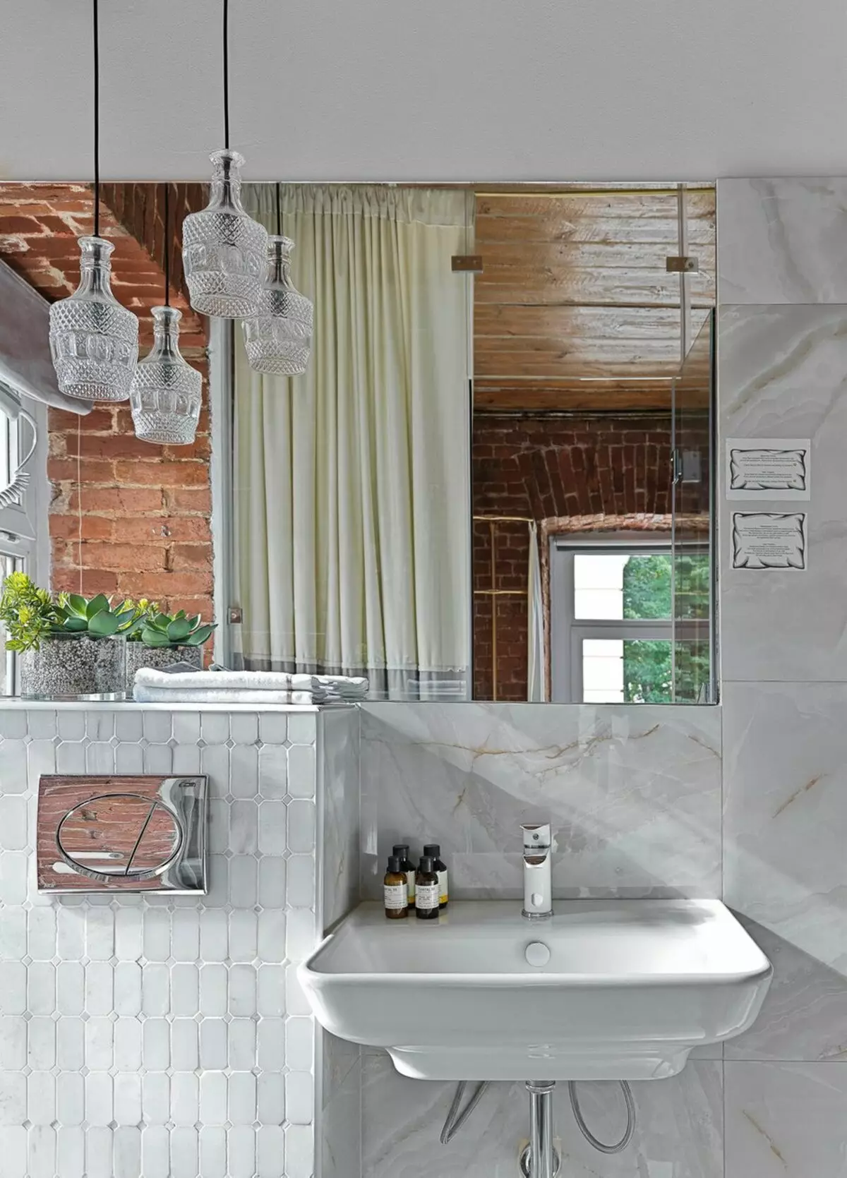 Larawan: LOFT-style na banyo, moderno, eclectic, interior decor, hotel, Moscow, Brick House, Natalia Vysotskaya, Olga Warovova - Larawan