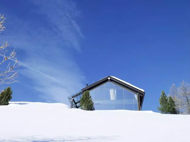 Alp dağlarında kottec: minimalist chalet