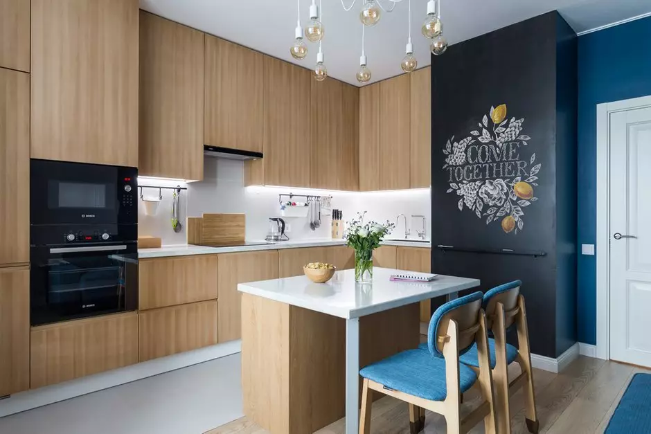 Foto: Keuken en eetkamer in Scandinavische stijl, appartement, project van de week, St. Petersburg, Monolithisch Huis, 2 kamers, 40-60 meter, Ekaterina Savenkova, Interieurarchitectuur - Foto