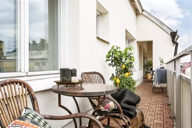 Foto: In styl, balkon, wenke, hoe om kosmetiese herstelwerk van die balkon te maak, herstel van die balkon, Nikita Morozov, KM-ateljee, balkon opdatering, koste-effektiewe herstel op die balkon, hoe om die balkon te verhit, hoe om 'n Buitelug balkon, stad balkon, buite balkon, idees vir oop balkon, balkon in die woonstel, rus 'n tipiese balkon, herstel op die balkon idees, 'n balkon in 'n tipiese woonstel, 'n warm vloer op die balkon - foto