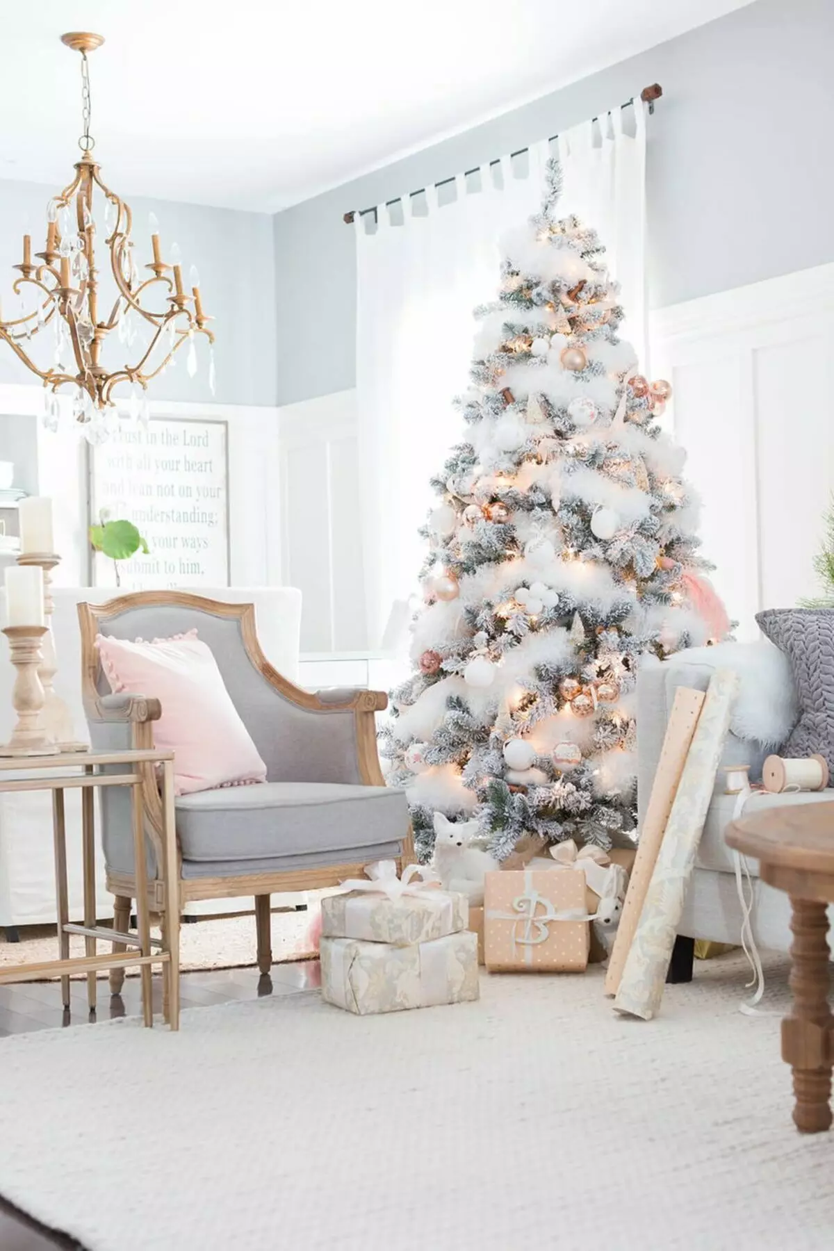 How to dress up a Christmas tree: 5 Magic selections for every taste