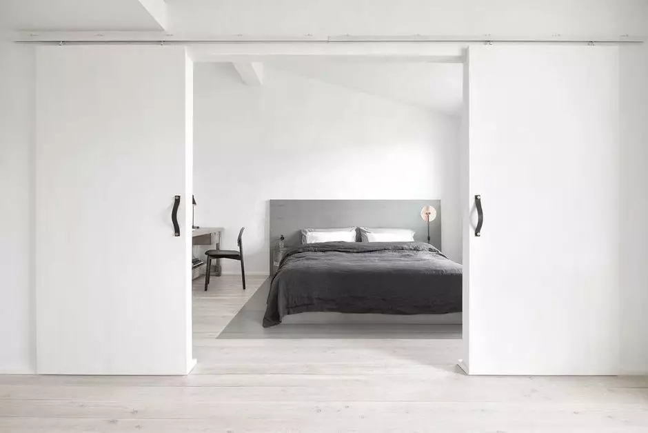 Foto: Minimalismo quarto, loft, moderno, semana, casa e casa de campo, moradia, região de Leningrado, casa monolítica, 3 quartos, mais de 90 metros, # como confinar, int2architecture - foto