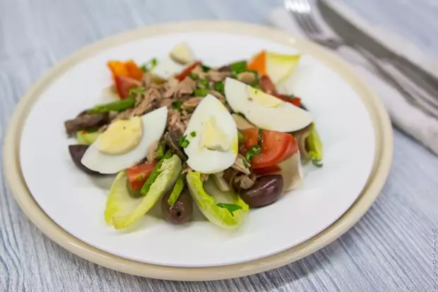 Rezept Woch: Nisauaz Zalot mat Tuna an Anchovien