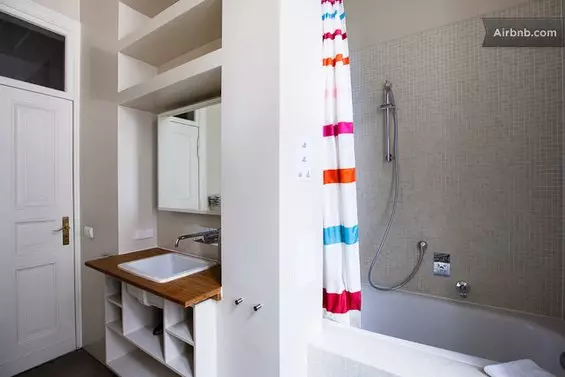 Photo: Bathroom in modern style, lifestyle, tips, Paris, Airbnb - Photo