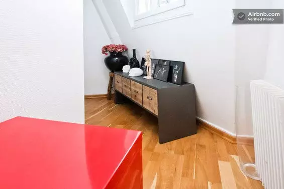 Foto: Poŝto en stilo moderna, interna dekoracio, malgranda apartamento, apartamento, domoj kaj apartamentoj, Airbnb - Foto