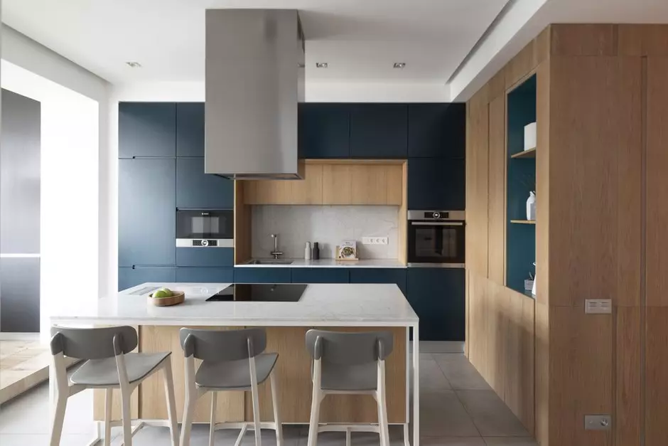 Photo: Kitchen and dining room in modern, apartment, project of the week, Moscow, monolithic house, 4 and more, more than 90 meters, ZeWorkroomStudio - Photo