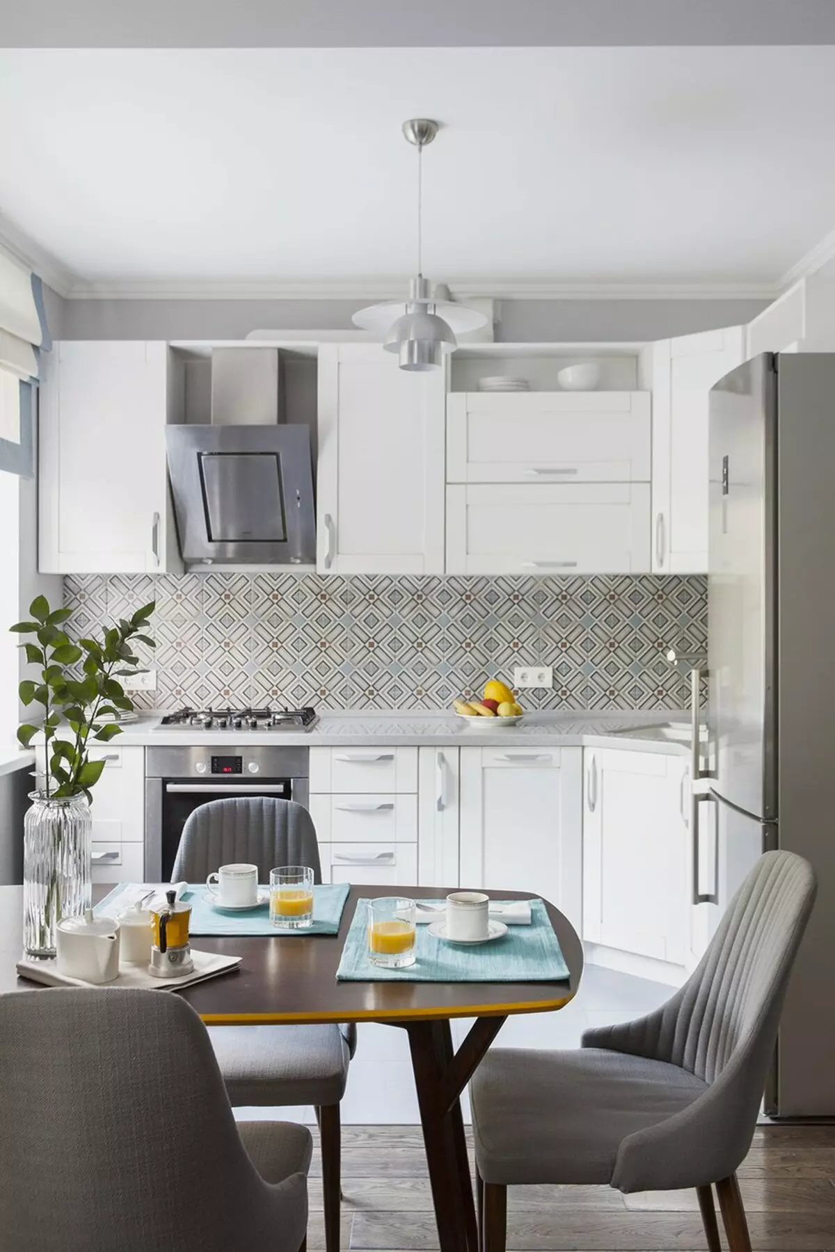 Photo: cuisine et salle à manger dans le style moderne, appartement, projet de la semaine, Moscou, Brique, Katya Alagich, Ilya Gulianz, El Born Studio, Maison de la série II-14 - Photo