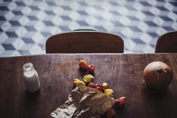 Fotoğraf: Tarzı, Mutfak ve Yemek Odası, İç Dekor, Ev, Beyaz, Kırmızı, Mavi, Kahverengi, Mavi Mutfak - Fotoğraf