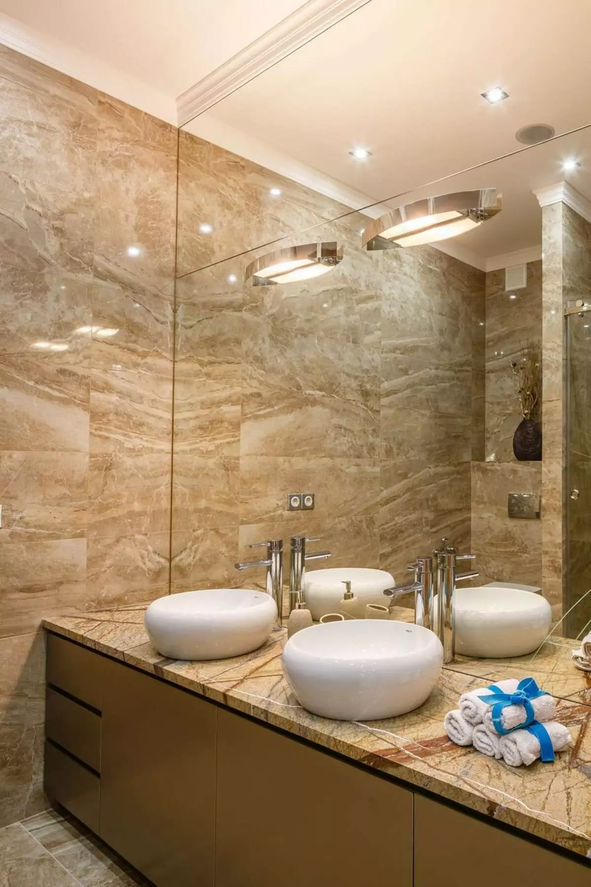 Photo: Salle de bain dans le style classique, Moderne, Cuisine et salle à manger, Salon, Chambre à coucher, Bureau, Blanc, Semaine du projet, Noir, Beige, Bleu, 4 ou plus, Plus de 90 mètres, Premium - Photo