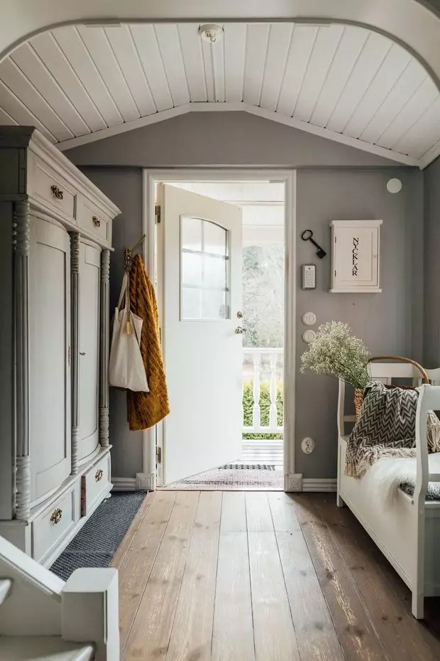 Mynd: Hall í stíl Provence og Country, Classic, Scandinavian, Eclectic, House, Svíþjóð, White, Cottage, Stokkhólmur, Grey, Blue, Brown, House og Cottage, 4 og More - Photo