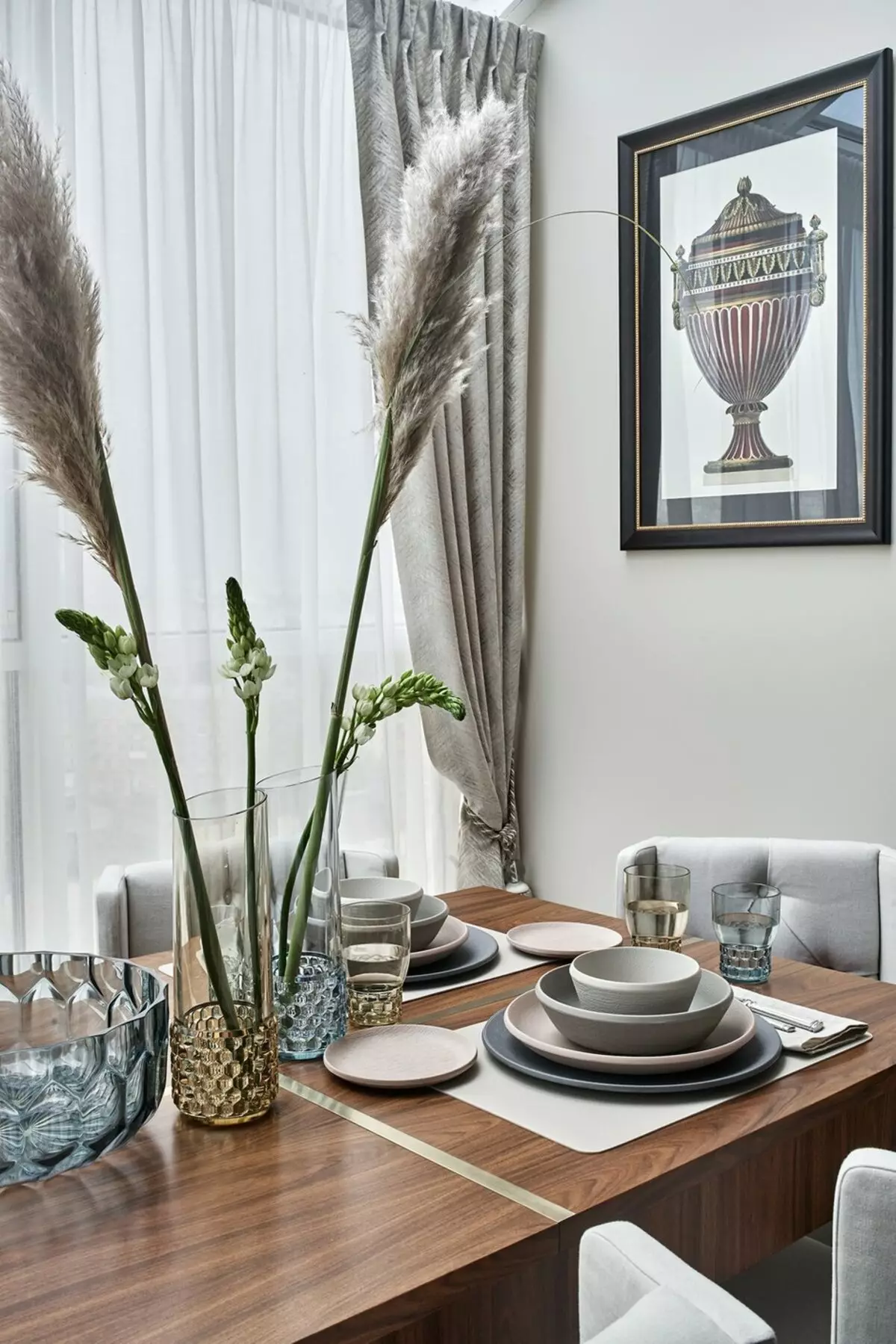 Foto: cociña e comedor en estilo clásico, moderno, ecléctico, apartamento, semana de proxecto, vermello, beige, azul, marrón, San Petersburgo, Natalia Lyudaya, Casa de ladrillo, 3 habitacións, máis de 90 metros - Foto