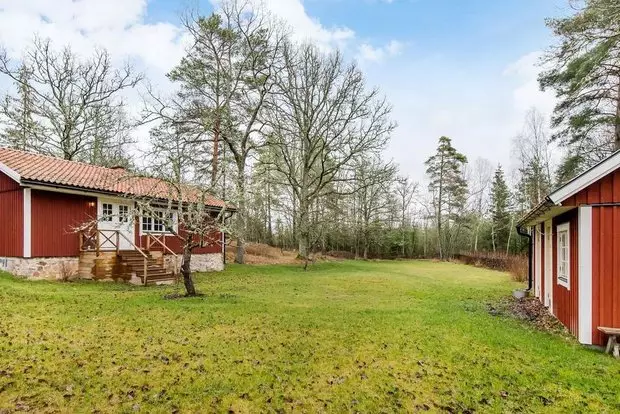 Foto: Dapur dan Ruang Makan di Modern, Scandinavia, Rumah, Putih, Minimalisme, Merah, Kelabu, Rumah dan Cottage, 40-60 Meter - Foto