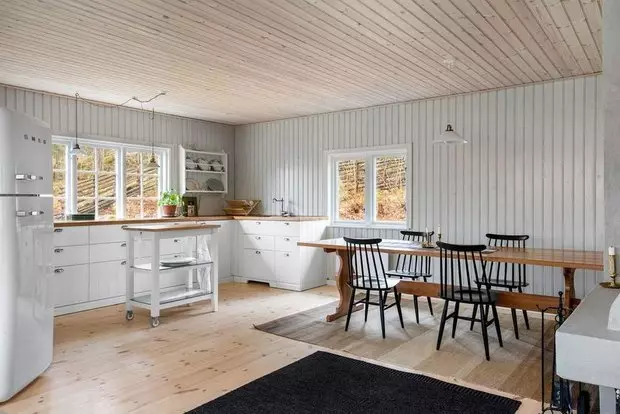 Foto: Dapur dan Ruang Makan di Provence dan Gaya Negara, Scandinavia, Rumah, Putih, Minimalisme, Merah, Kelabu, Rumah dan Cottage, 40-60 Meter - Foto