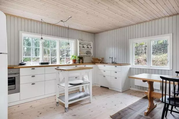 Foto: Dapur dan Ruang Makan di Provence dan Gaya Negara, Scandinavia, Rumah, Putih, Minimalisme, Merah, Kelabu, Rumah dan Cottage, 40-60 Meter - Foto