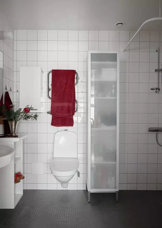 Foto: Badezimmer im skandinavischen Stil, Modern, Eklektisch, Inneneinrichtung, Wohnung, Weiß, Rot, Grün, 2 Zimmer, 40-60 Meter - Foto