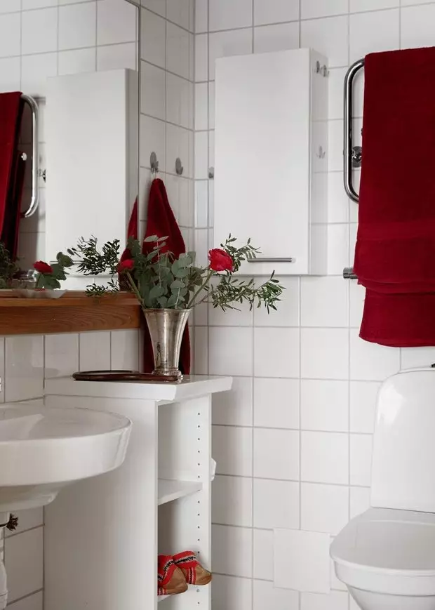 Foto: Badezimmer im skandinavischen Stil, Modern, Eklektisch, Inneneinrichtung, Wohnung, Weiß, Rot, Grün, 2 Zimmer, 40-60 Meter - Foto