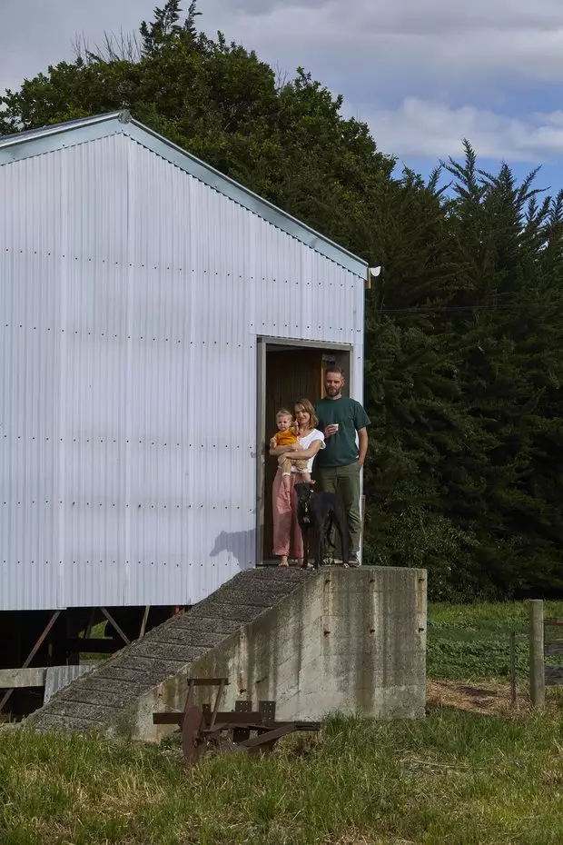 Bagaimana untuk membina sebuah rumah dari kandang lama untuk domba: contoh dari New Zealand