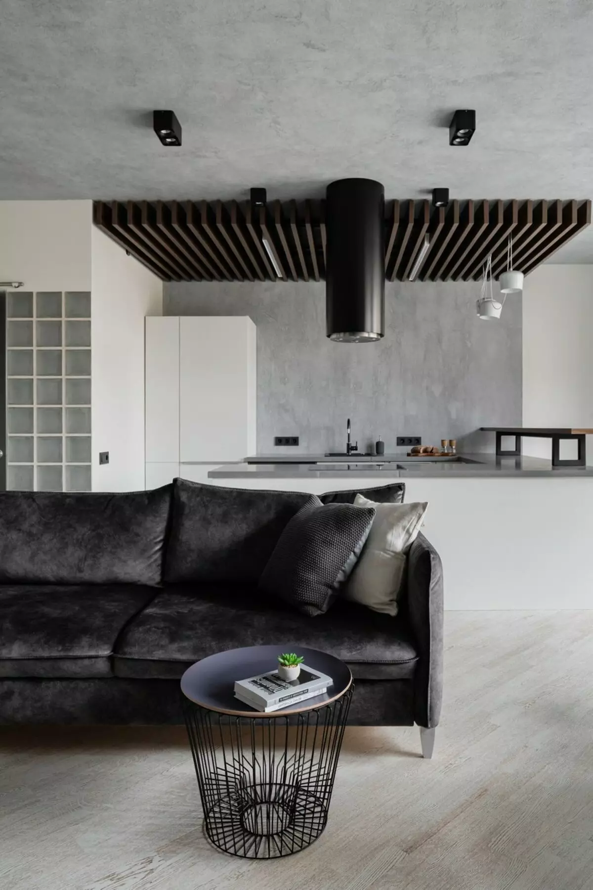 Foto: Bucătărie și sufragerie în stil Loft, High-Tech, Apartament, Minimalism, Proiect al săptămânii, Gri, St. Petersburg, Casa monolit, 2 camere, 40-60 metri, Anastasia Safyanenko, Kidz Design - Foto