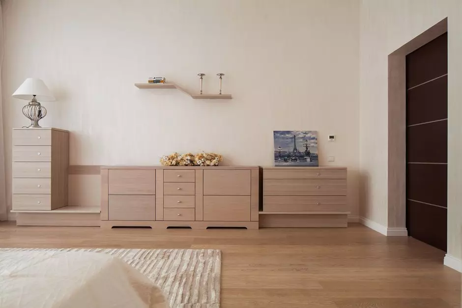 Bilde: klassisk stil soverom, moderne, eklektisk, leilighet, Russland, planlegging, eichholtz, smeg, innredning, møbler og lys, hvit, minimalisme, prosjekt av uken, beige, grå, rosa, St. Petersburg, Ele, Boen, Shannon , Toto, Arezia, Johnson fliser, Karman, Masha Marchenko - Foto