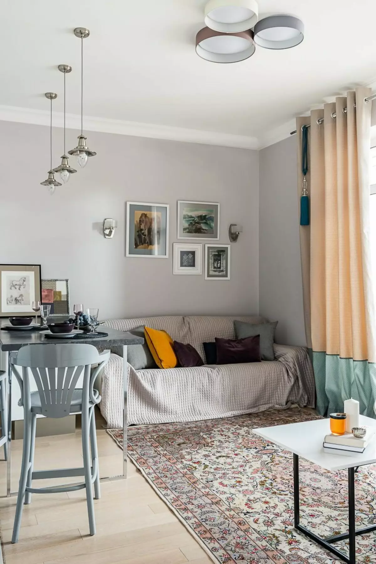 の写真：スカンジナビアンスタイル、モダン、折衷的、アパートメント、週、チェリャビンスク、2部屋、60-90メートル、Julia Fambulova、Natalia Gorbunovaのプロジェクトのリビングルーム - 写真