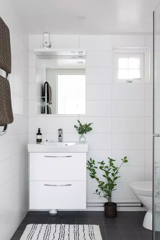 Foto: Baño en estilo escandinavo, casa, suecia, blanco, minimalismo, estocolmo, gris, casa y casa de campo, hasta 40 metros - foto