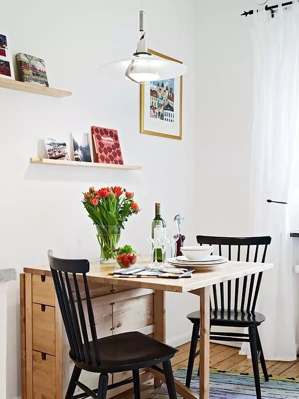 Foto: Keuken en eetkamer in Scandinavische stijl, interieur, kamer interieur, meubels en licht, kleur in het interieur, tips, bloemen, servies - Foto