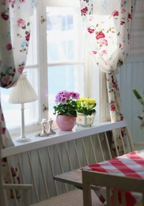 Foto: Kamar lan Makan ing Provence lan Style Style, Dekorasi Dalaman, Perabot lan Cahaya, Waratu ing Interior, Tips, Kembang, Piring - Foto