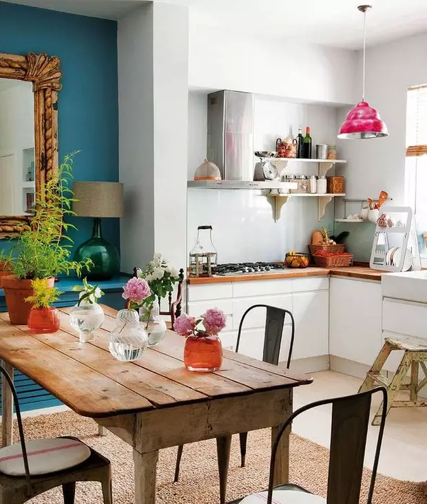 Foto: Keuken en eetkamer in Scandinavische stijl, interieur, kamer interieur, meubels en licht, kleur in het interieur, tips, bloemen, servies - Foto