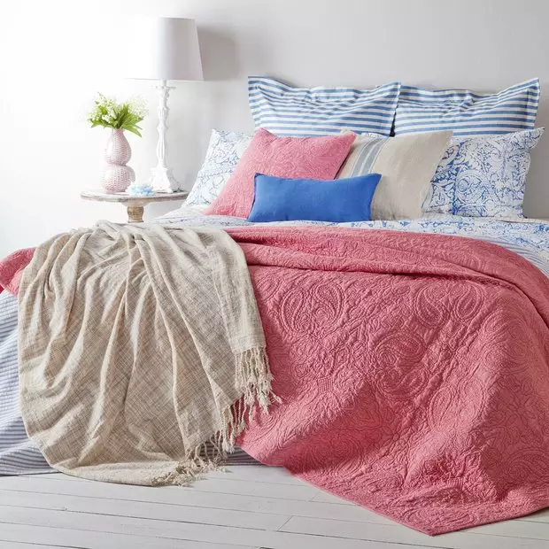 Foto: Bilik tidur gaya klasik, Scandinavia, moden, hiasan dalaman, tekstil, industri, berita, minimalism, kain, rumah zara, desa, cetakan, patchwork - foto