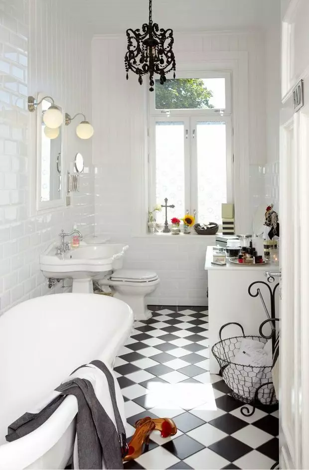 Foto: Bagno in stile scandinavo, accessori, mobili e luce, suggerimenti, bianco, minimalismo, eco - Foto