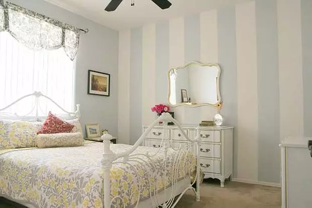 Foto: Kamar Tidur ing Provence lan Gaya Negara, apartemen ukuran cilik, Kamar Interior, Tips, Mirrors - Foto