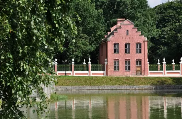 Foto: stilā, māja, arhitektūra, ainava, dekors, Maskava, māja un māja, šķēlītes, flīzes Kuskovo, porcelāna kolekcija Kuskovo, holandiešu nams Kusko, holandiešu dīķis ar pacelšanas tiltu - foto