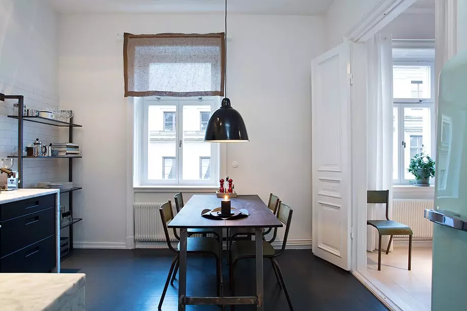 Foto: Küche und Esszimmer in modern, skandinavisch, kleiner Wohnung, Wohnung, Häuser und Wohnungen, Stockholm - Foto