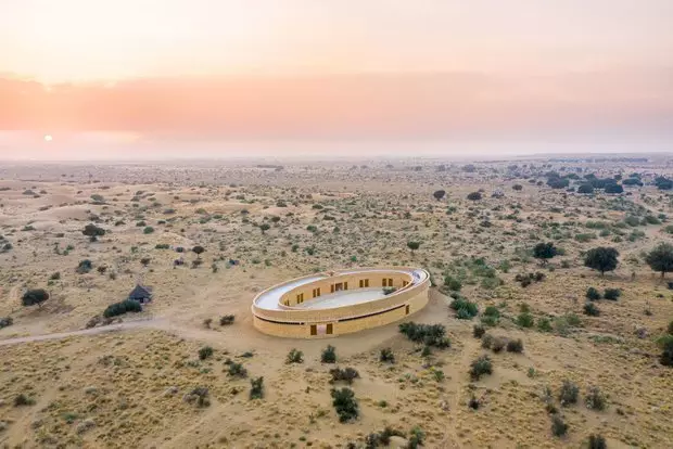 In India, built an oval form school right in the middle of the desert | Read news from the world of interior design and decor